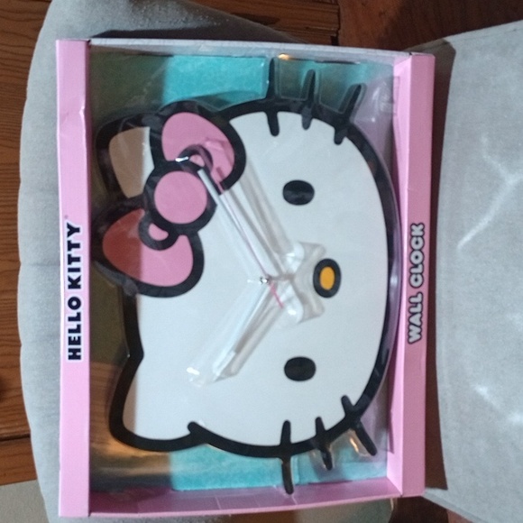 Hello Kitty | Wall Decor | Hello Kitty By Sanrio Wall Clock Analog ...